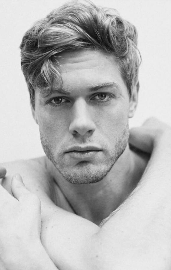 HENRIK | Models Group