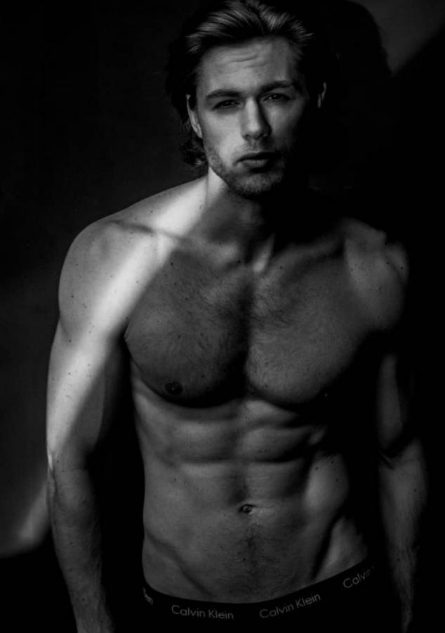 HENRIK | Models Group